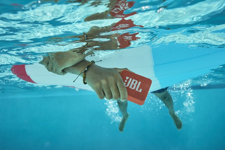 JBL GO 2 is a fully waterproof portable Bluetooth speaker | Tech Ticker